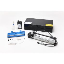 Service Box with hand pump R 120 Standard - RENK Group